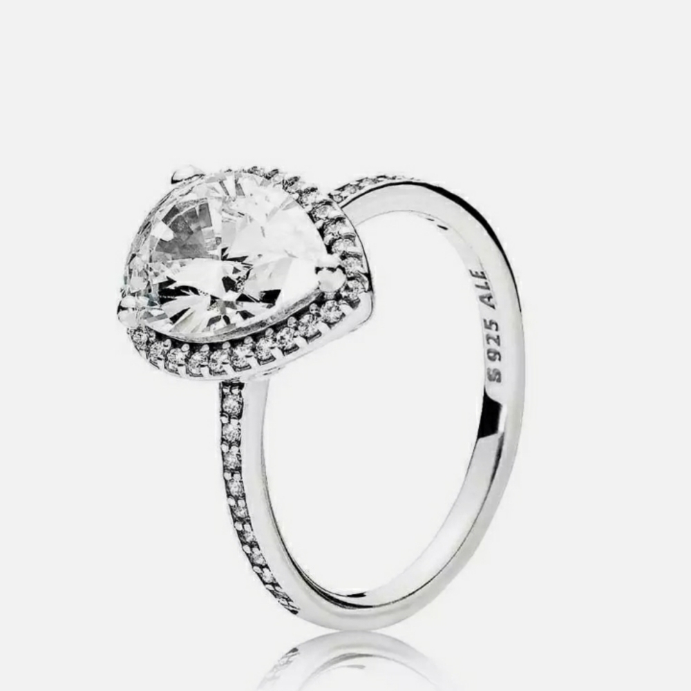 Pandora Radiant Teardrop Ring. - Gem